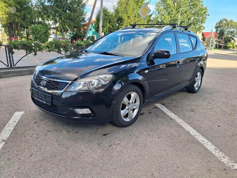 Black Kia Ceed 2012 in Raseiniai, with an engine capacity of 1.58 L and mileage of 136 thousand km for 2800 €, photo 9 on AUTOMOTO.COM.LV