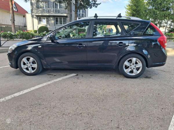 Black Kia Ceed 2012 in Raseiniai, with an engine capacity of 1.58 L and mileage of 136 thousand km for 2800 €, photo 9 on AUTOMOTO.COM.LV