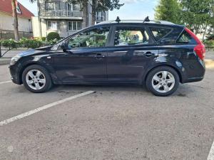 Black Kia Ceed 2012 in Raseiniai, with an engine capacity of 1.58 L and mileage of 136 thousand km for 2800 €, photo 10 on AUTOMOTO.COM.LV