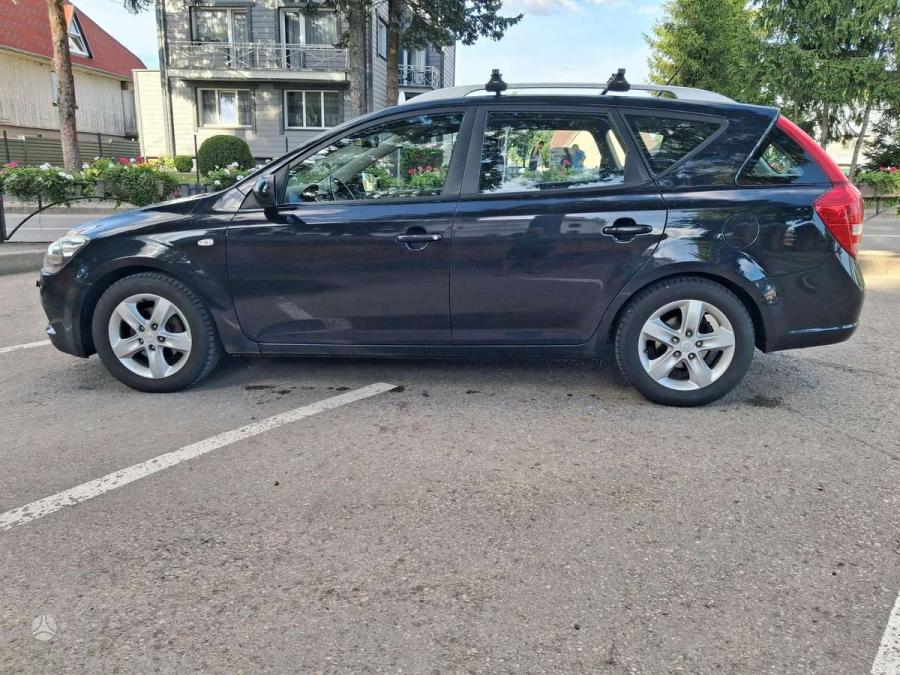 Black Kia Ceed 2012 in Raseiniai, with an engine capacity of 1.58 L and mileage of 136 thousand km for 2800 €, photo 10 on AUTOMOTO.COM.LV