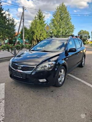 Black Kia Ceed 2012 in Raseiniai, with an engine capacity of 1.58 L and mileage of 136 thousand km for 2800 €, photo 11 on AUTOMOTO.COM.LV