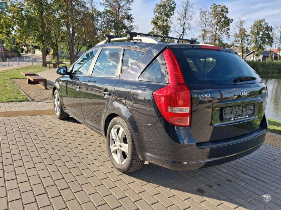 Black Kia Ceed 2012 in Raseiniai, with an engine capacity of 1.58 L and mileage of 136 thousand km for 2800 €, photo 12 on AUTOMOTO.COM.LV