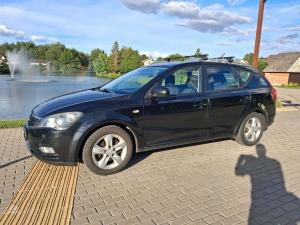 Black Kia Ceed 2012 in Raseiniai, with an engine capacity of 1.58 L and mileage of 136 thousand km for 2800 €, photo 14 on AUTOMOTO.COM.LV
