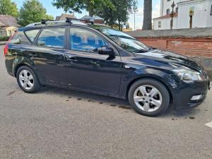 Black Kia Ceed 2012 in Raseiniai, with an engine capacity of 1.58 L and mileage of 136 thousand km for 2800 €, photo 18 on AUTOMOTO.COM.LV