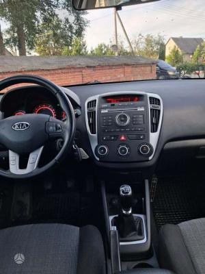 Black Kia Ceed 2012 in Raseiniai, with an engine capacity of 1.58 L and mileage of 136 thousand km for 2800 €, photo 21 on AUTOMOTO.COM.LV