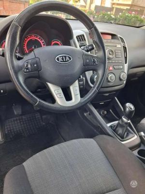Black Kia Ceed 2012 in Raseiniai, with an engine capacity of 1.58 L and mileage of 136 thousand km for 2800 €, photo 33 on AUTOMOTO.COM.LV