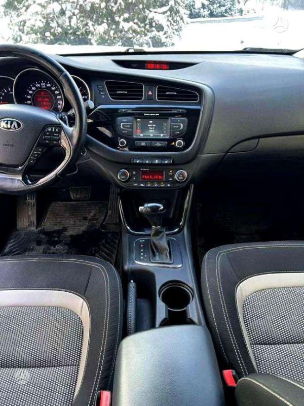Black Kia Ceed 2013 in Vilnius, with an engine capacity of 1.58 L and mileage of 156 thousand km for 5900 €, photo 8 on AUTOMOTO.COM.LV