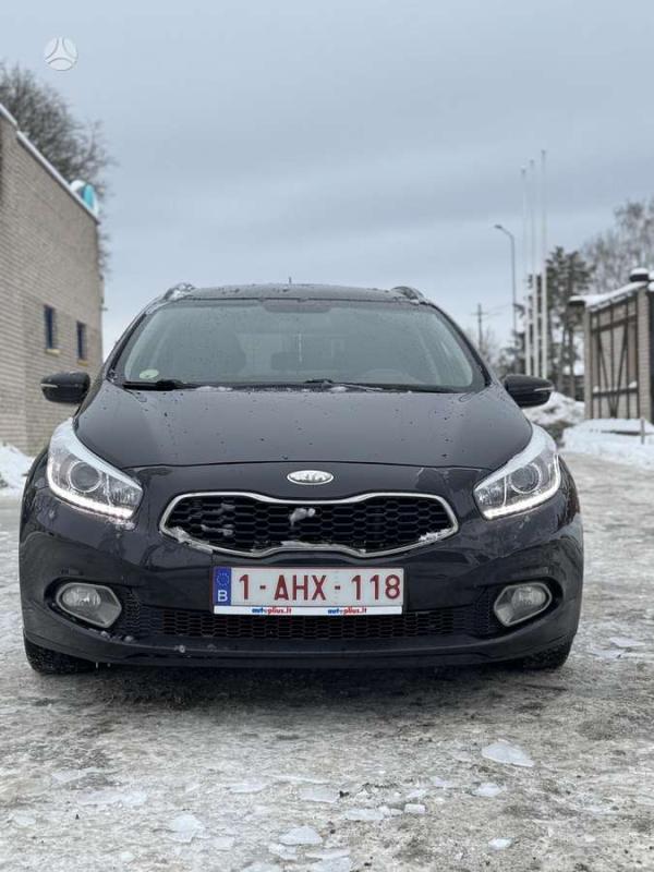 Black Kia Ceed 2013 in Ukmerge, with an engine capacity of 1.40 L and mileage of 242 thousand km for 3950 €, photo 5 on AUTOMOTO.COM.LV