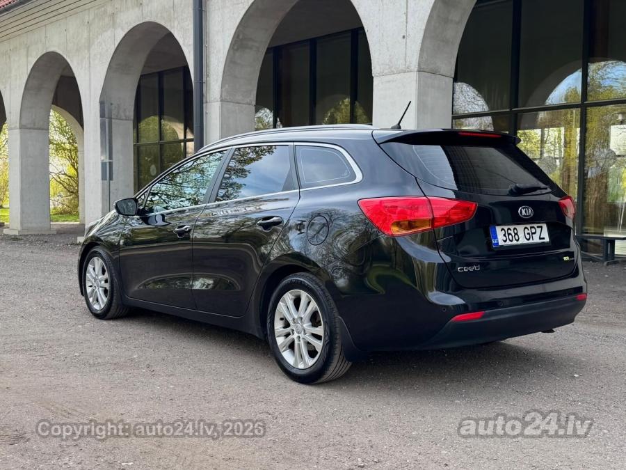 Black Kia Ceed 2013 in Tallinn, with an engine capacity of 1.60 L and mileage of 384 thousand km for 4567 €, photo 4 on AUTOMOTO.COM.LV