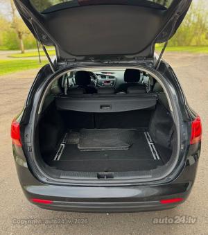 Black Kia Ceed 2013 in Tallinn, with an engine capacity of 1.60 L and mileage of 384 thousand km for 4567 €, photo 6 on AUTOMOTO.COM.LV