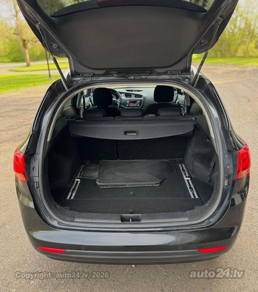 Black Kia Ceed 2013 in Tallinn, with an engine capacity of 1.60 L and mileage of 384 thousand km for 4567 €, photo 6 on AUTOMOTO.COM.LV