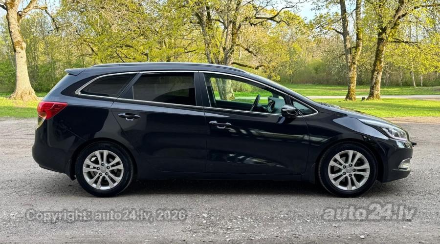 Black Kia Ceed 2013 in Tallinn, with an engine capacity of 1.60 L and mileage of 384 thousand km for 4567 €, photo 8 on AUTOMOTO.COM.LV