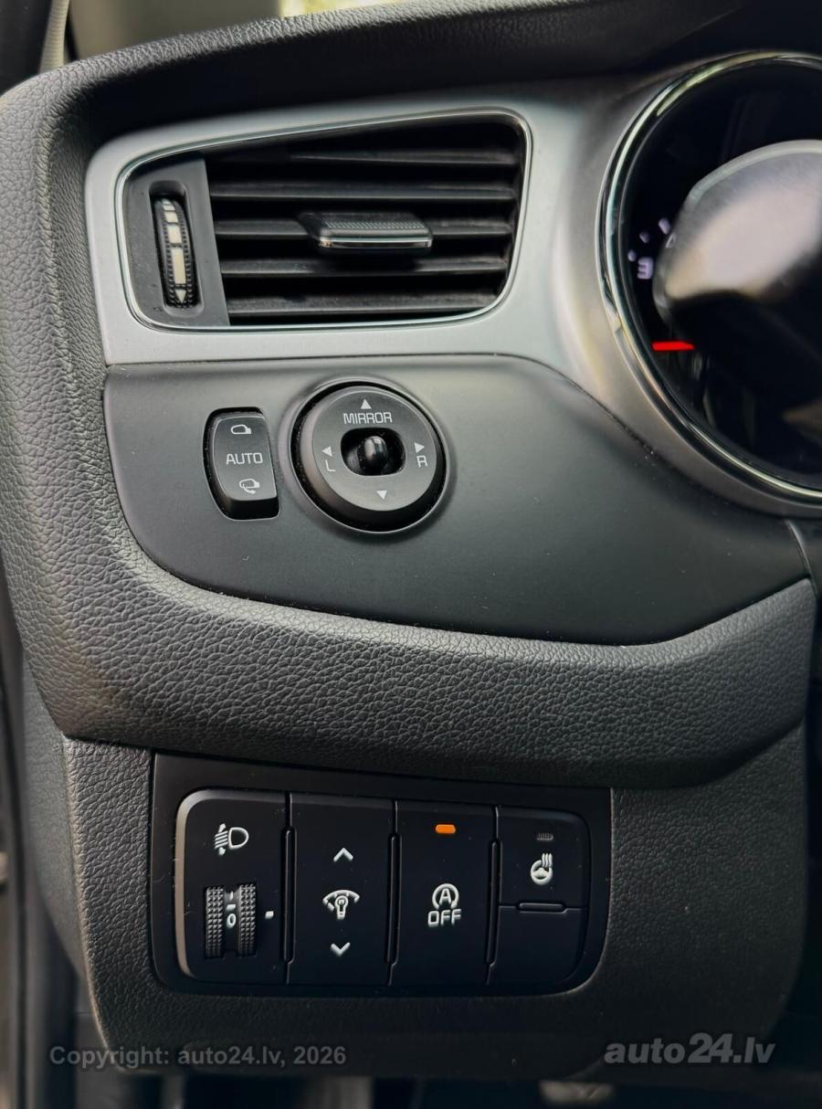 Black Kia Ceed 2013 in Tallinn, with an engine capacity of 1.60 L and mileage of 384 thousand km for 4567 €, photo 20 on AUTOMOTO.COM.LV