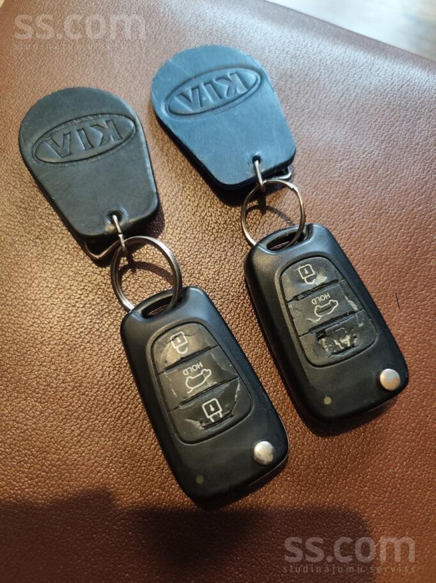 Melns Kia Ceed 2013 Rīga, ar dzinēja tilpumu 1.60 L un nobraukumu 264 tūkst. km par 3000 €, foto 18 vietnē AUTOMOTO.COM.LV