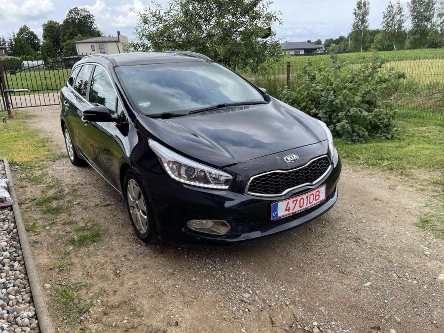 Black Kia Ceed 2013 in Sakiai, with an engine capacity of 1.58 L and mileage of 428 thousand km for 2999 €, photo 1 on AUTOMOTO.COM.LV