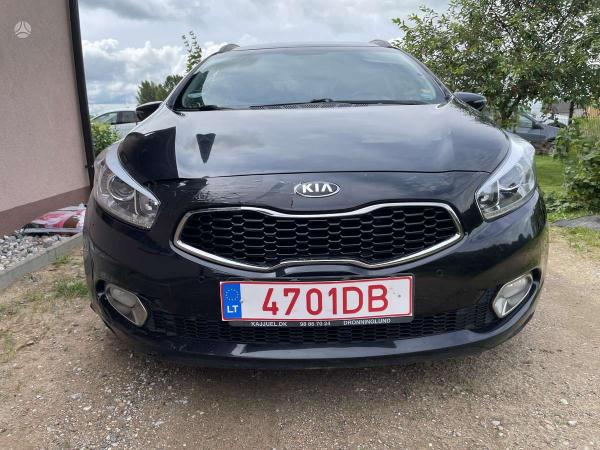 Black Kia Ceed 2013 in Sakiai, with an engine capacity of 1.58 L and mileage of 428 thousand km for 2999 €, photo 5 on AUTOMOTO.COM.LV