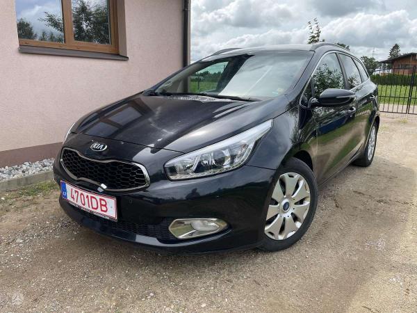 Black Kia Ceed 2013 in Sakiai, with an engine capacity of 1.58 L and mileage of 428 thousand km for 2999 €, photo 8 on AUTOMOTO.COM.LV