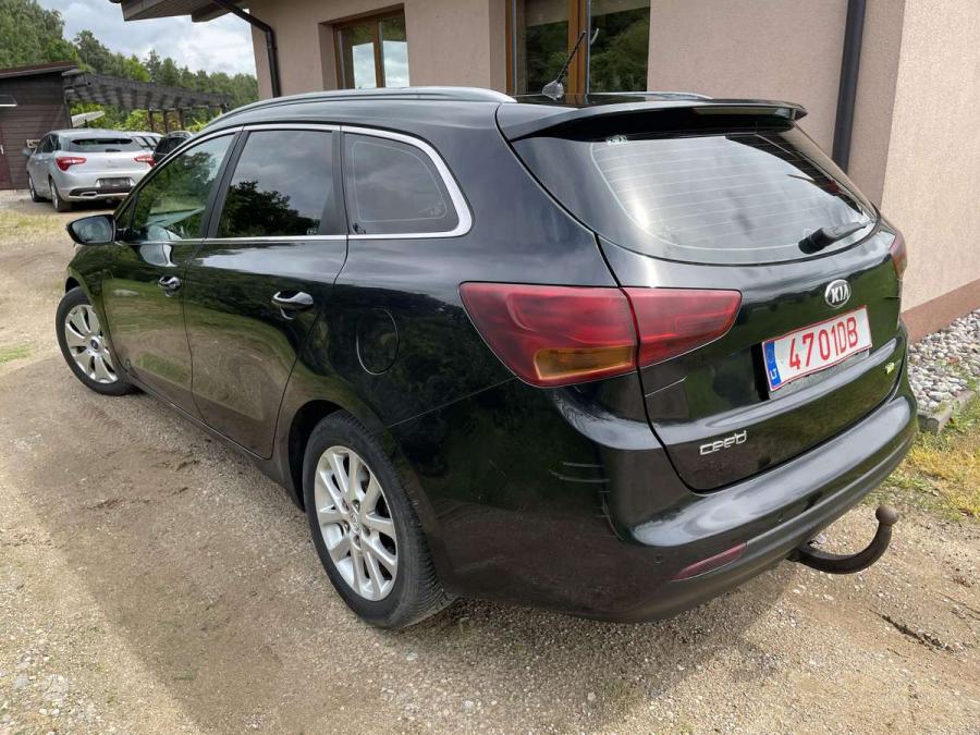 Black Kia Ceed 2013 in Sakiai, with an engine capacity of 1.58 L and mileage of 428 thousand km for 2999 €, photo 12 on AUTOMOTO.COM.LV