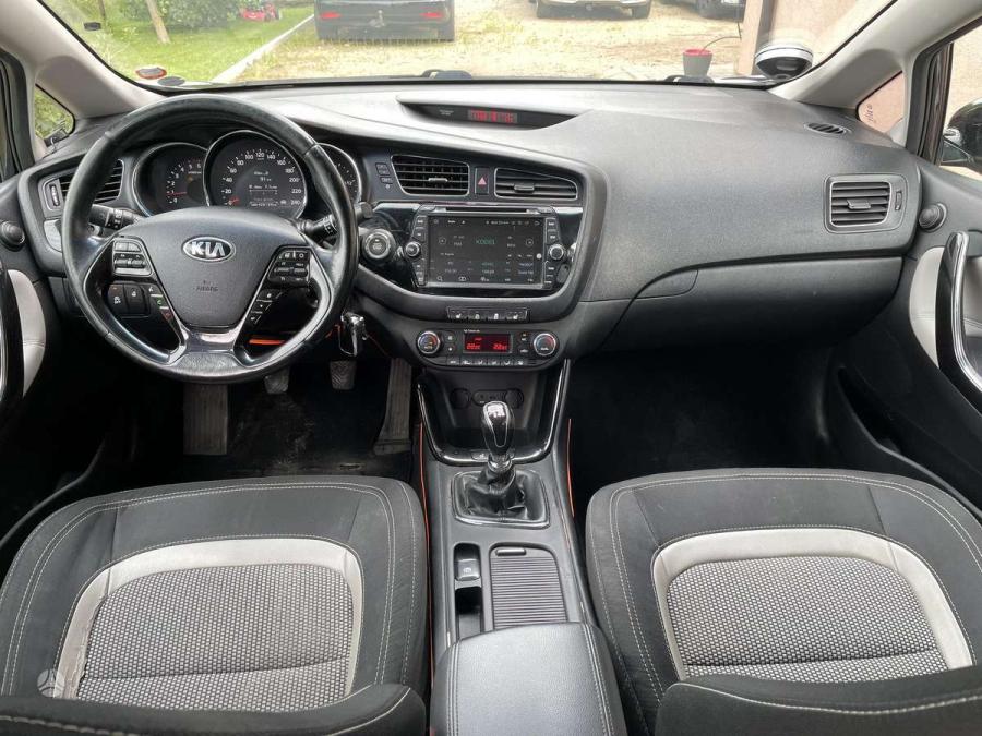 Black Kia Ceed 2013 in Sakiai, with an engine capacity of 1.58 L and mileage of 428 thousand km for 2999 €, photo 13 on AUTOMOTO.COM.LV