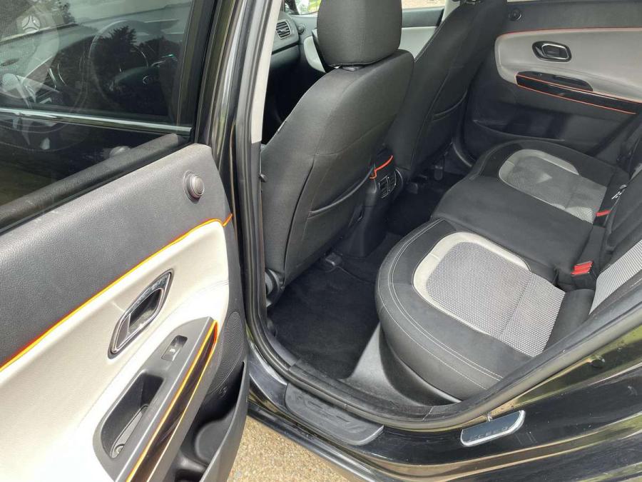Black Kia Ceed 2013 in Sakiai, with an engine capacity of 1.58 L and mileage of 428 thousand km for 2999 €, photo 15 on AUTOMOTO.COM.LV
