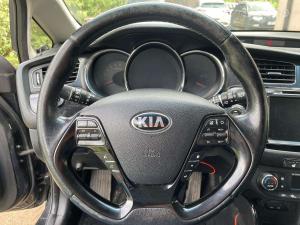 Black Kia Ceed 2013 in Sakiai, with an engine capacity of 1.58 L and mileage of 428 thousand km for 2999 €, photo 16 on AUTOMOTO.COM.LV