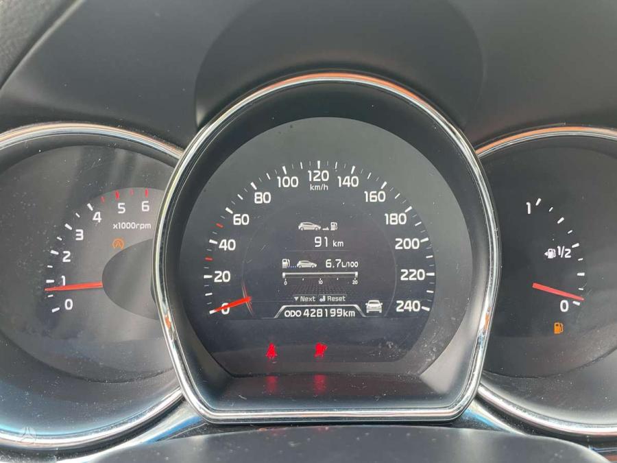 Black Kia Ceed 2013 in Sakiai, with an engine capacity of 1.58 L and mileage of 428 thousand km for 2999 €, photo 18 on AUTOMOTO.COM.LV