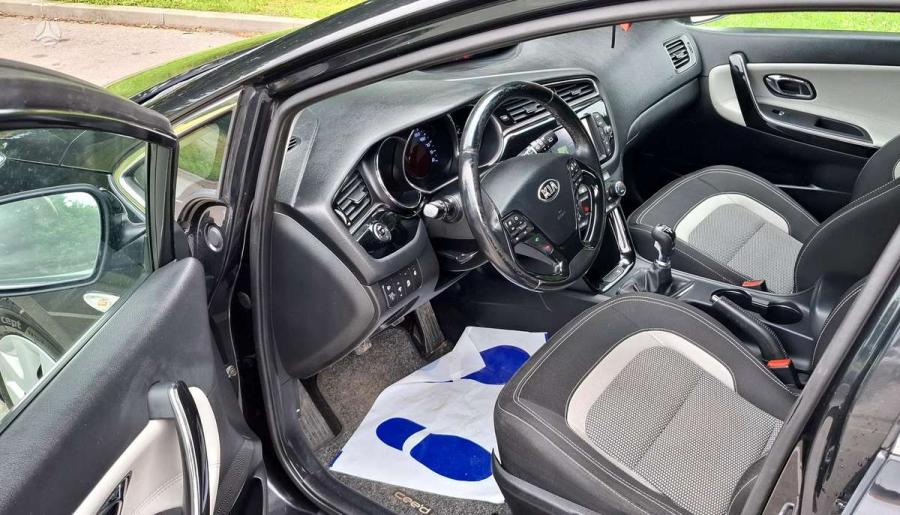 Melns Kia Ceed 2016 Tauragė, ar dzinēja tilpumu 1.58 L un nobraukumu 254 tūkst. km par 4300 €, foto 14 vietnē AUTOMOTO.COM.LV
