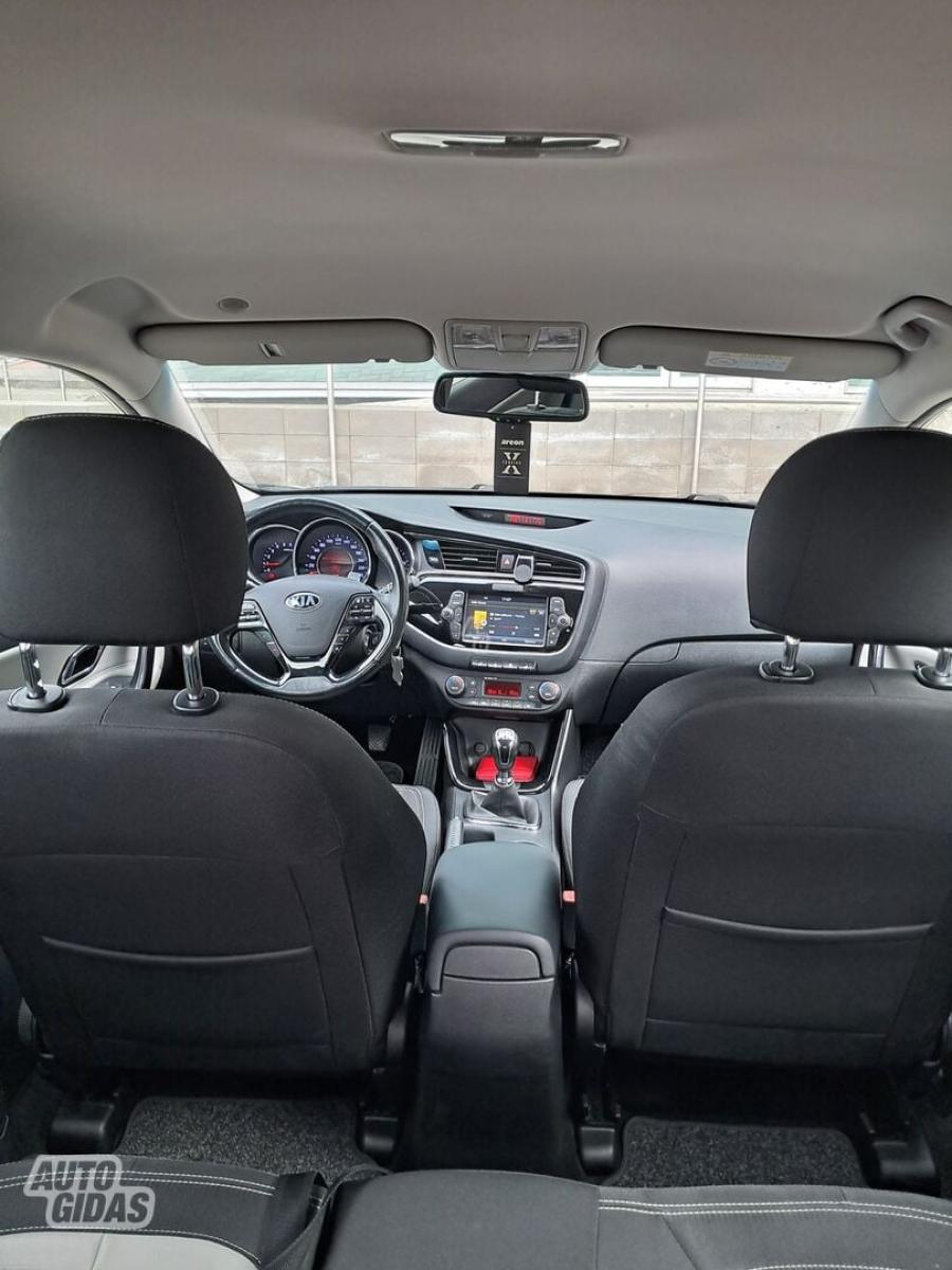 Black Kia Ceed 2016 in Kaunas, with an engine capacity of 1.60 L and mileage of 291 thousand km for 5500 €, photo 13 on AUTOMOTO.COM.LV