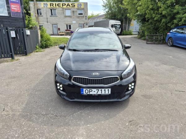 Black Kia Ceed 2017 in Riga, with an engine capacity of 1.60 L and mileage of 209 thousand km for 6390 €, photo 3 on AUTOMOTO.COM.LV