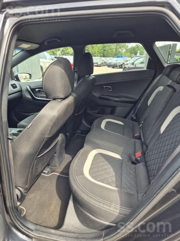 Black Kia Ceed 2017 in Riga, with an engine capacity of 1.60 L and mileage of 209 thousand km for 6390 €, photo 10 on AUTOMOTO.COM.LV