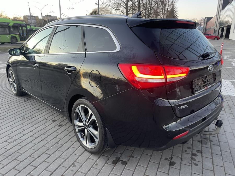 Black Kia Ceed 2018 in Kaunas, with an engine capacity of 1.00 L and mileage of 223 thousand km for 6400 €, photo 18 on AUTOMOTO.COM.LV
