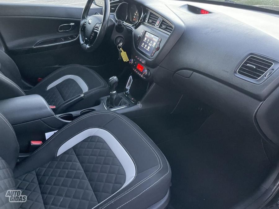 Black Kia Ceed 2018 in Kaunas, with an engine capacity of 1.00 L and mileage of 223 thousand km for 6400 €, photo 26 on AUTOMOTO.COM.LV