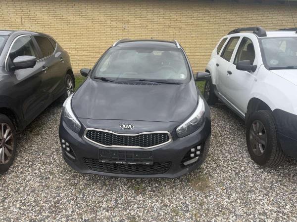 Black Kia Ceed 2018 in Panevezys, with an engine capacity of 1.60 L and mileage of 277 thousand km for 3750 €, photo 2 on AUTOMOTO.COM.LV