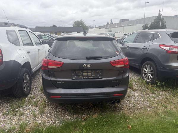 Black Kia Ceed 2018 in Panevezys, with an engine capacity of 1.60 L and mileage of 277 thousand km for 3750 €, photo 4 on AUTOMOTO.COM.LV