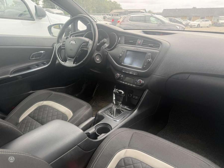 Black Kia Ceed 2018 in Panevezys, with an engine capacity of 1.60 L and mileage of 277 thousand km for 3750 €, photo 7 on AUTOMOTO.COM.LV