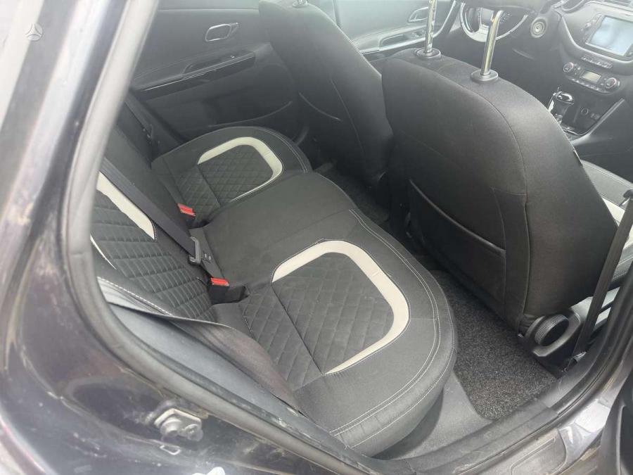 Black Kia Ceed 2018 in Panevezys, with an engine capacity of 1.60 L and mileage of 277 thousand km for 3750 €, photo 9 on AUTOMOTO.COM.LV