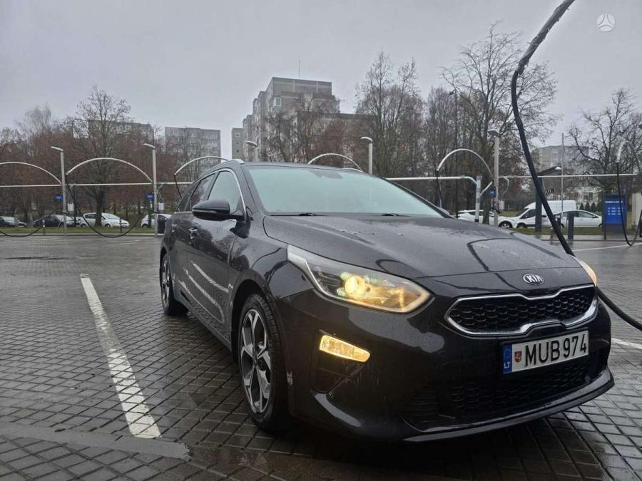 Black Kia Ceed 2019 in Vilnius, with an engine capacity of 1.35 L and mileage of 152 thousand km for 14100 €, photo 5 on AUTOMOTO.COM.LV
