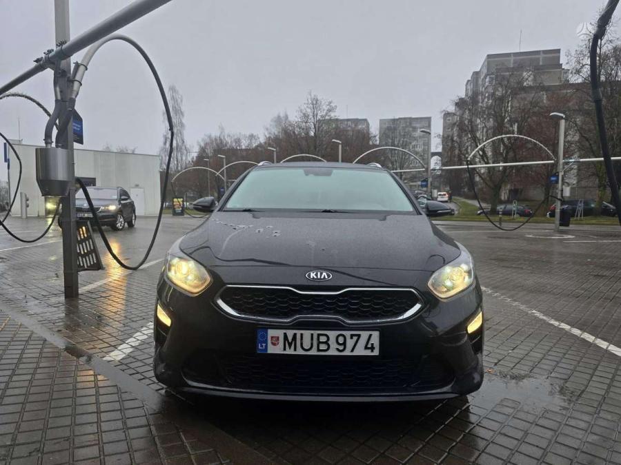 Black Kia Ceed 2019 in Vilnius, with an engine capacity of 1.35 L and mileage of 152 thousand km for 14100 €, photo 6 on AUTOMOTO.COM.LV