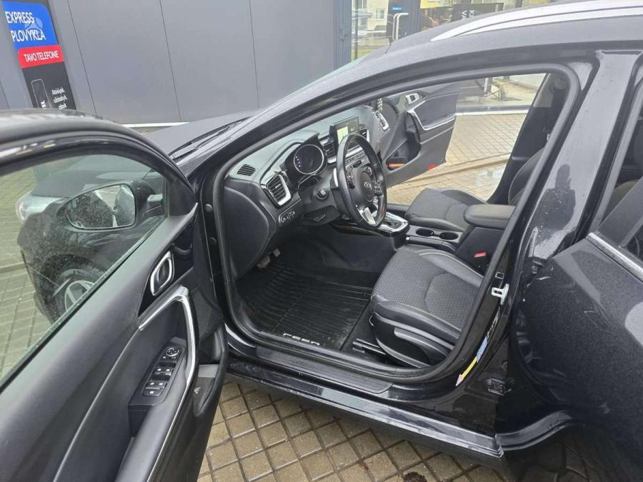 Black Kia Ceed 2019 in Vilnius, with an engine capacity of 1.35 L and mileage of 152 thousand km for 14100 €, photo 8 on AUTOMOTO.COM.LV