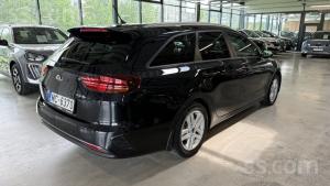 Black Kia Ceed 2019 in Riga, with an engine capacity of 1.40 L and mileage of 113 thousand km for 8900 €, photo 5 on AUTOMOTO.COM.LV