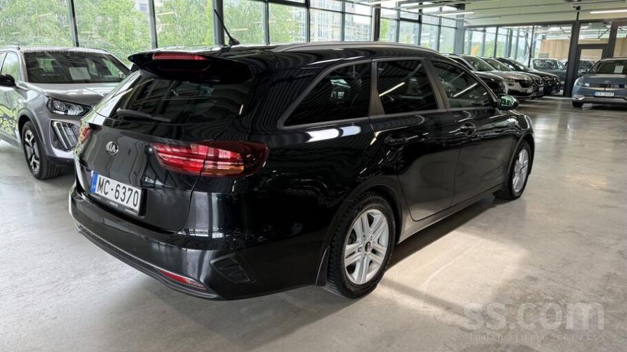 Black Kia Ceed 2019 in Riga, with an engine capacity of 1.40 L and mileage of 113 thousand km for 8900 €, photo 5 on AUTOMOTO.COM.LV