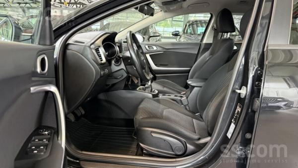 Black Kia Ceed 2019 in Riga, with an engine capacity of 1.40 L and mileage of 113 thousand km for 8900 €, photo 10 on AUTOMOTO.COM.LV