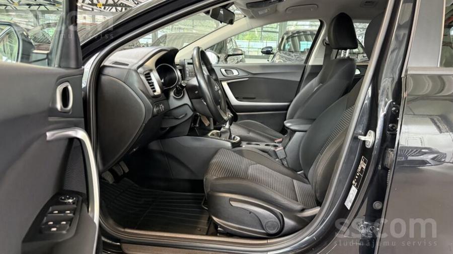 Black Kia Ceed 2019 in Riga, with an engine capacity of 1.40 L and mileage of 113 thousand km for 8900 €, photo 11 on AUTOMOTO.COM.LV