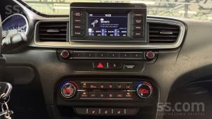 Black Kia Ceed 2019 in Riga, with an engine capacity of 1.40 L and mileage of 113 thousand km for 8900 €, photo 21 on AUTOMOTO.COM.LV