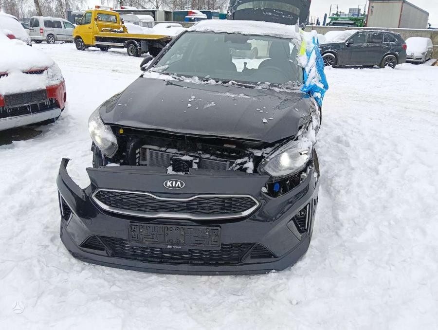 Melns Kia Ceed 2020 Marijampole, ar dzinēja tilpumu 1.58 L un nobraukumu 91 tūkst. km par 7000 €, foto 2 vietnē AUTOMOTO.COM.LV