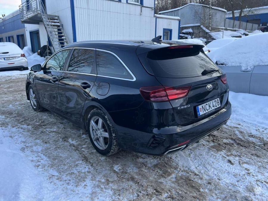 Black Kia Ceed 2020 in Kaunas, with an engine capacity of 1.58 L and mileage of 194 thousand km for 4900 €, photo 4 on AUTOMOTO.COM.LV