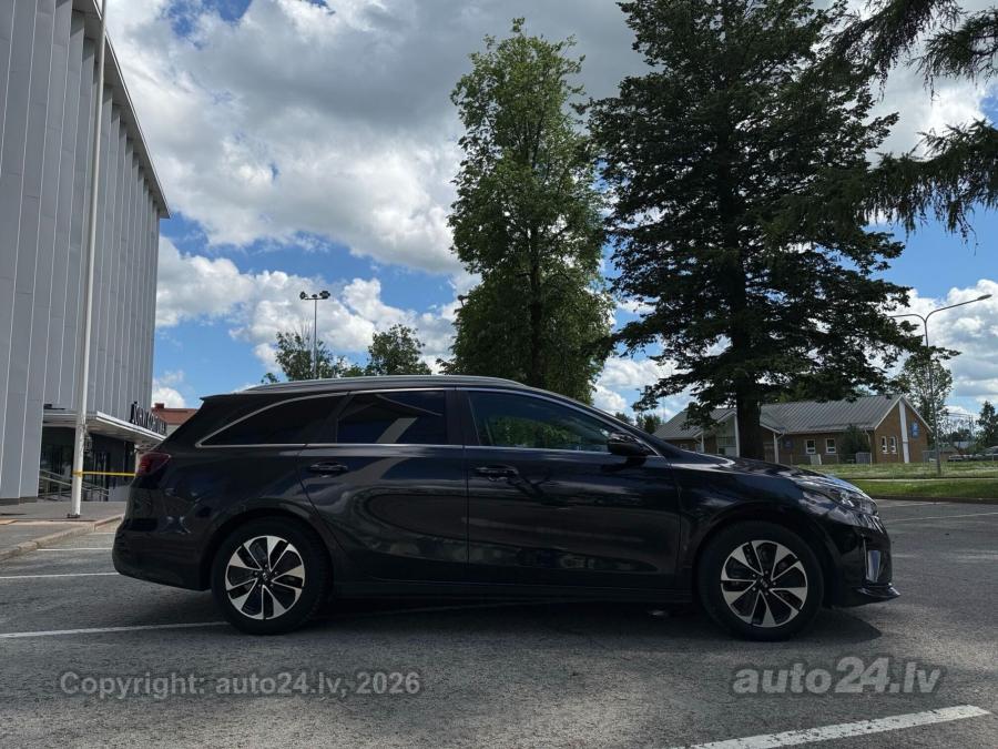 Black Kia Ceed 2020 in Narva, with an engine capacity of 1.60 L and mileage of 188 thousand km for 13555 €, photo 8 on AUTOMOTO.COM.LV