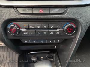 Black Kia Ceed 2020 in Narva, with an engine capacity of 1.60 L and mileage of 188 thousand km for 13555 €, photo 12 on AUTOMOTO.COM.LV