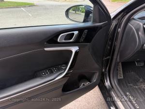 Black Kia Ceed 2020 in Narva, with an engine capacity of 1.60 L and mileage of 188 thousand km for 13555 €, photo 15 on AUTOMOTO.COM.LV