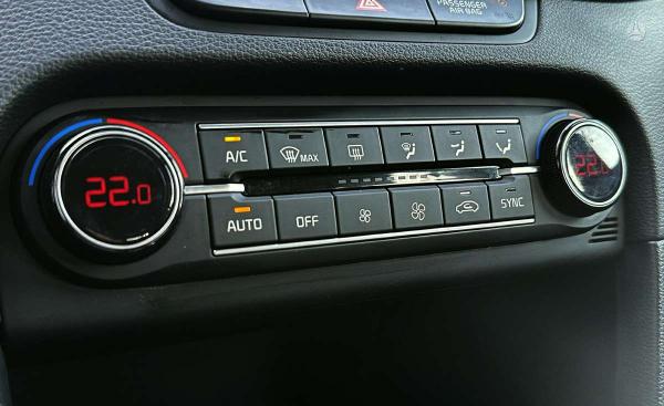 Black Kia Ceed 2021 in Kaunas, with an engine capacity of 1.00 L and mileage of 157 thousand km for 9900 €, photo 11 on AUTOMOTO.COM.LV